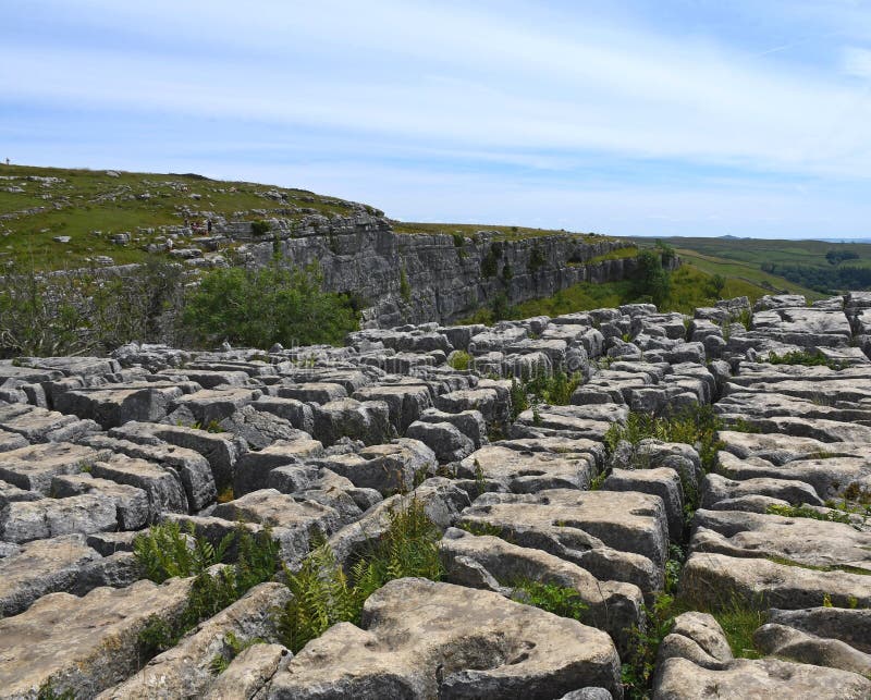 Malham Cove Overlooking the Limestone Pavement Stock Photo - Image of ...