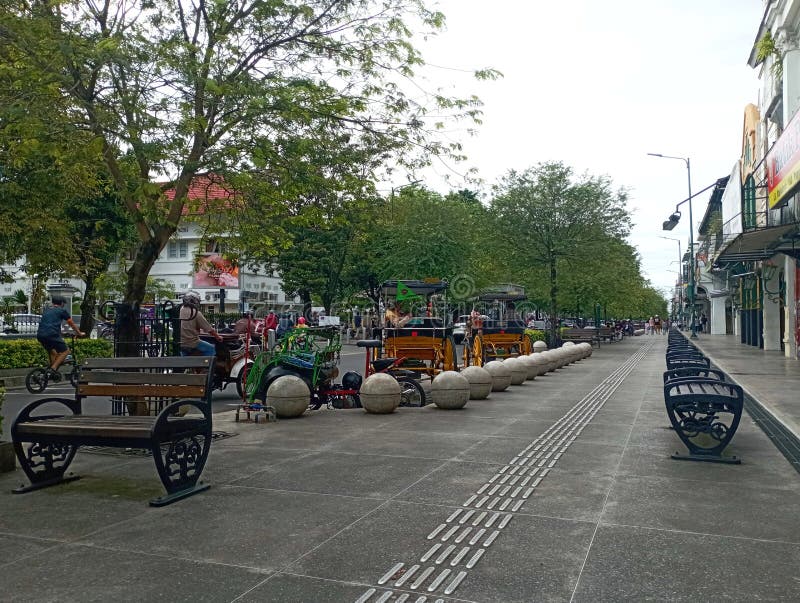 Malioboro Sidewalk editorial photo. Image of transport - 265488891