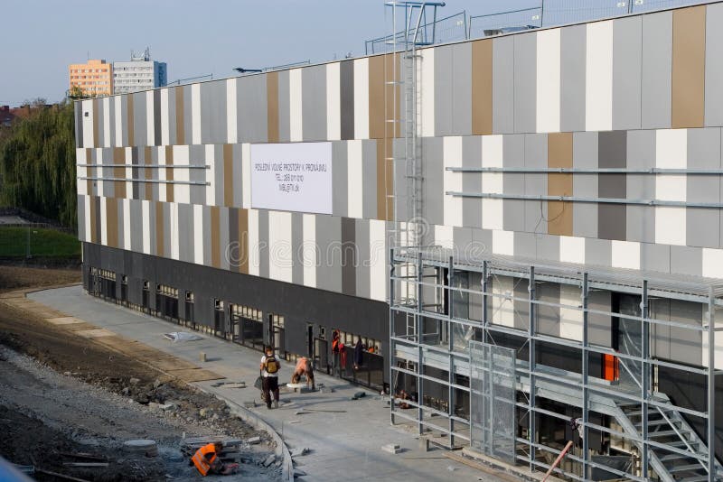 Mall under construction editorial photo. Image of site - 45905891