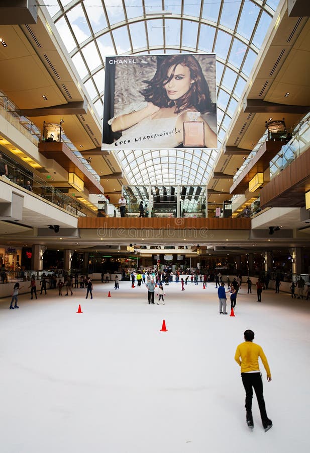 Mall editorial image. Image of sales, interior, commerce - 40153475