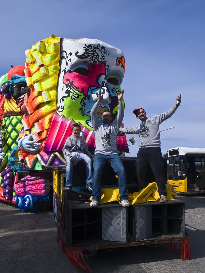 Carnival Float editorial photography. Image of paper - 13687982