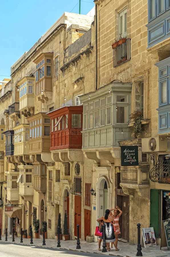 Malta - ruas de Valletta imagem de stock editorial. Imagem de vizinhos ...