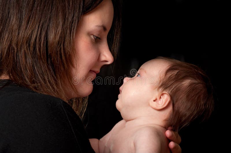 Mama y bebé en perfil foto de archivo. Imagen de maternidad - 15415438