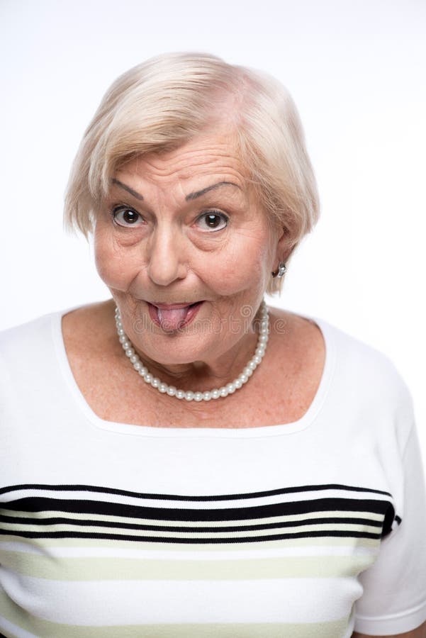 Mamie Vilaine Faisant Des Visages Photo stock - Image du tête, mauvais ... Mamie Vilaine Faisant Des Visages Photo stock - Image du tête, mauvais ...