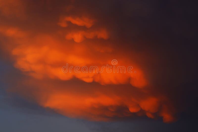 Mammatus Clouds Forming at Sunset Ahead of Severe Thunderstorm. Stock ...