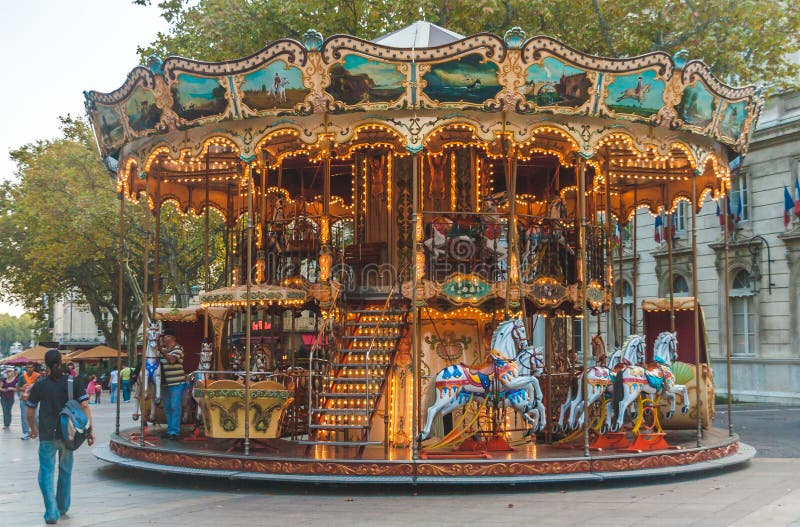 Carrousel D Avignon Photos Stock - Téléchargez 55 Photos libres de droits