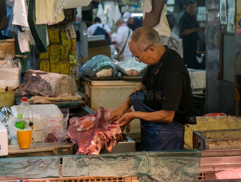 Man Cutting a Fish at Tokyo Fish Market Editorial Image - Image of ...
