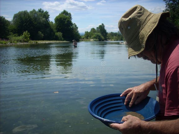 Man gold panning editorial stock image. Image of water - 31485299