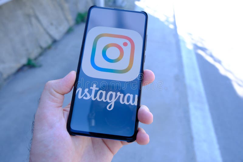 Man Hand Holding with Social Networking Service Instagram Editorial ...