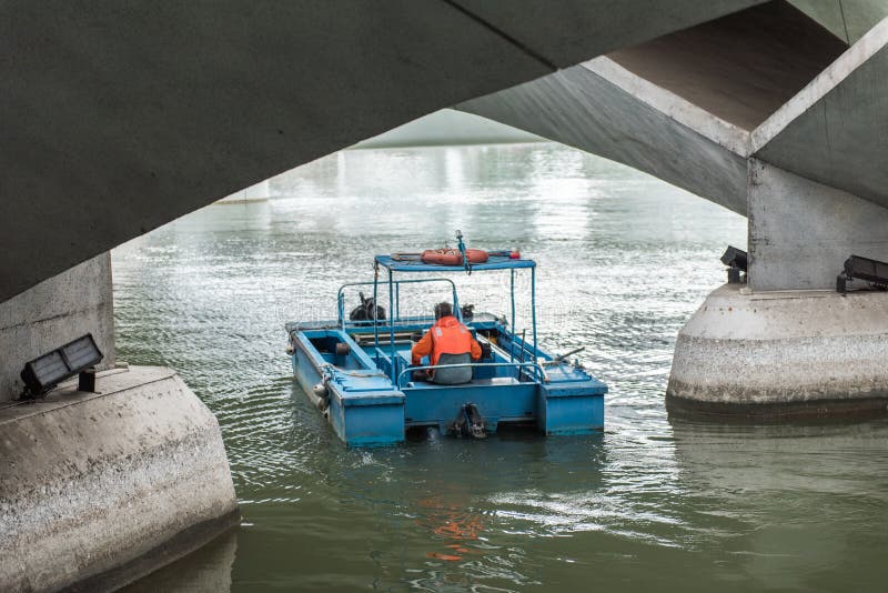 Garbage Boat editorial photography. Image of junk, china - 32014307