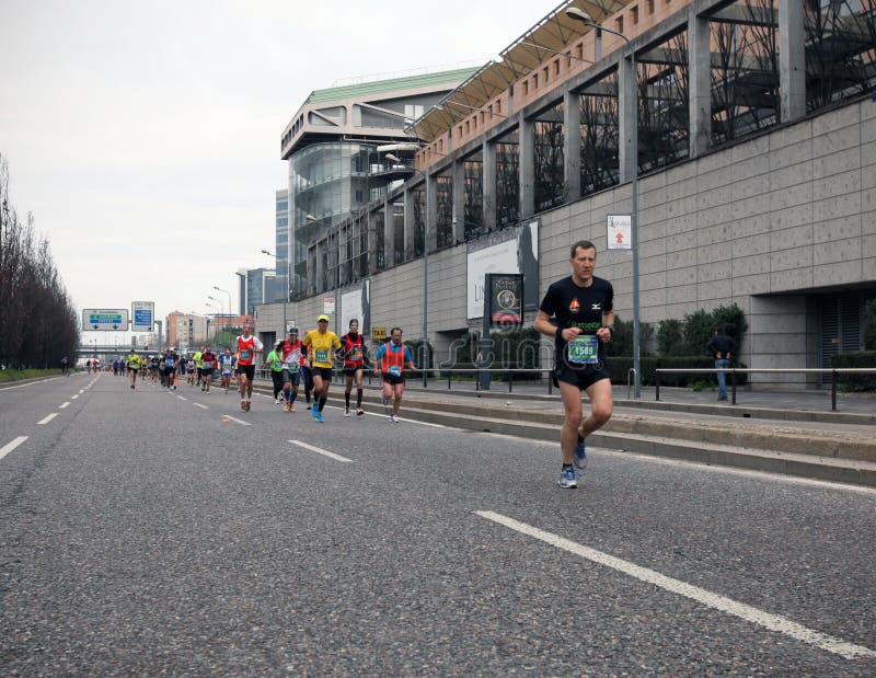 Milano City Marathon editorial stock image. Image of city - 30274139