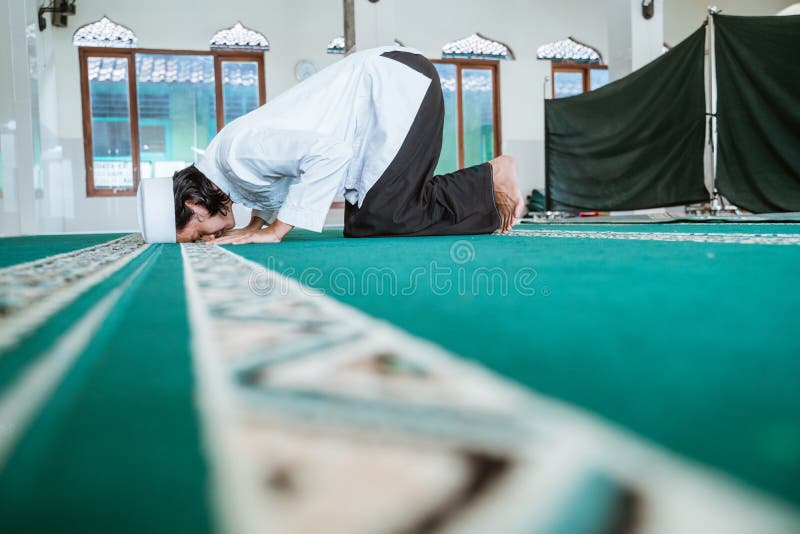 Man muslim doing prayer stock photo. Image of arab, holy - 204757280