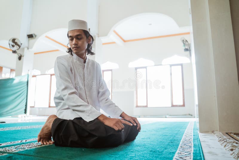 Man muslim doing prayer stock photo. Image of people - 204758220