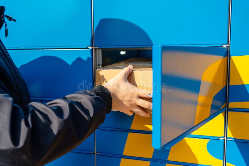 849 Self Service Parcel Terminal Machine Stock Photos - Free & Royalty ...