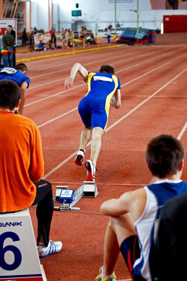 Start of 60m man race editorial photography. Image of athletes - 28338832