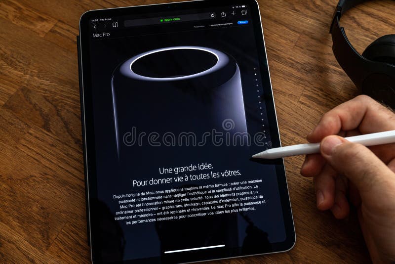 Man Reading IPad Pro about Mac Pro Trash Can Workstation Editorial ...