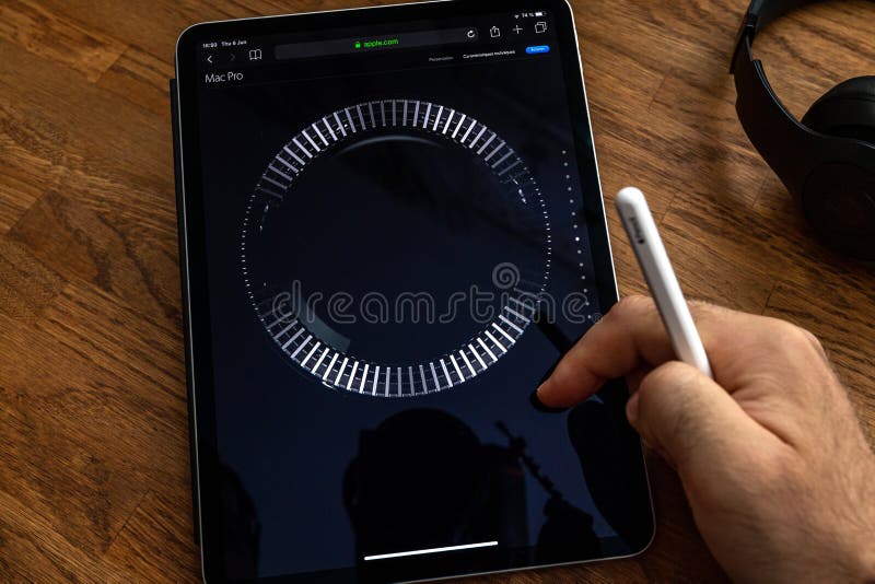 Man Reading IPad Pro about Mac Pro Trash Can Workstation Editorial ...