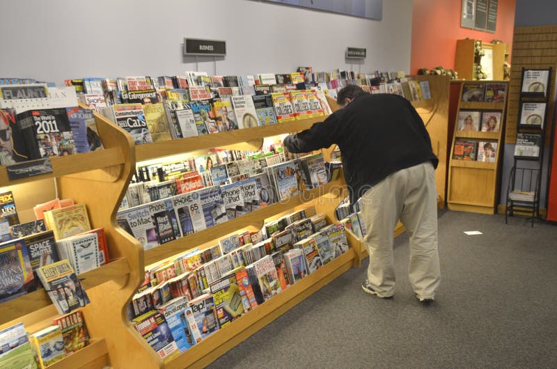 Man Reading a Magazine at a Newstand in Annapolis, Maryland Editorial ...