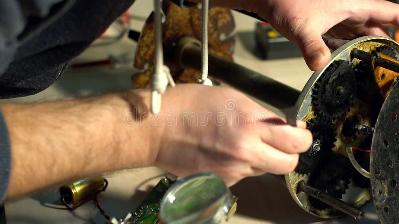 Repairing Broken Semi Truck Tractor Engine. Indian Trucks Mechanic ...