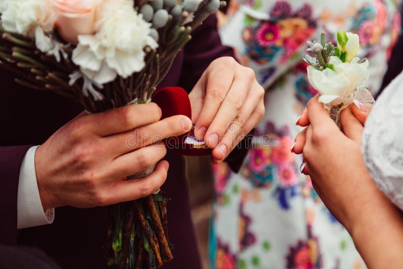 Man& X27;s Fingers Hold Red Velvet Box with Wedding Rings Stock Image ...