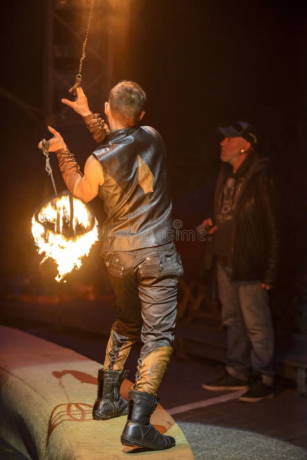 Man Shows a Fiery Show 2017 Editorial Image - Image of outdoors, fakir ...