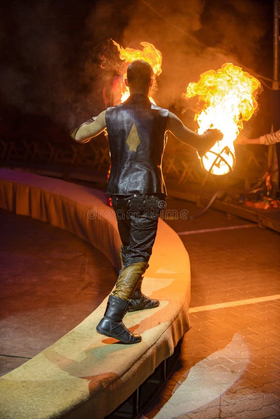 Man Shows a Fiery Show 2017 Editorial Image - Image of natural, burning ...