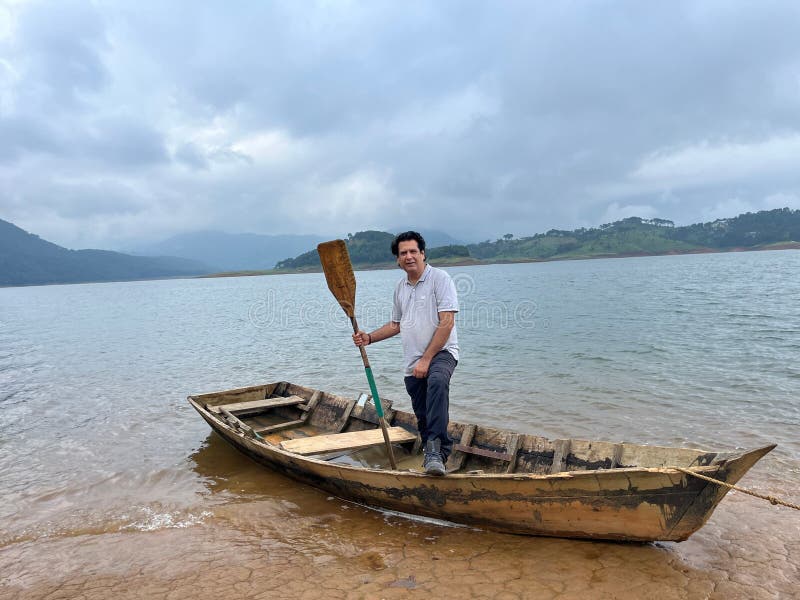 Man Standing on the Boat Holding a Paddle. Umiam Lake, India Editorial ...