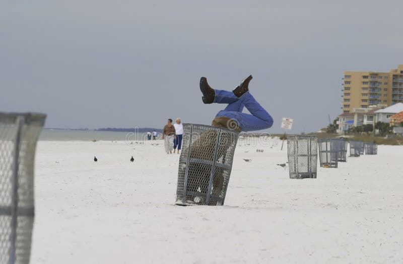 22+ Man trash can Free Stock Photos - StockFreeImages