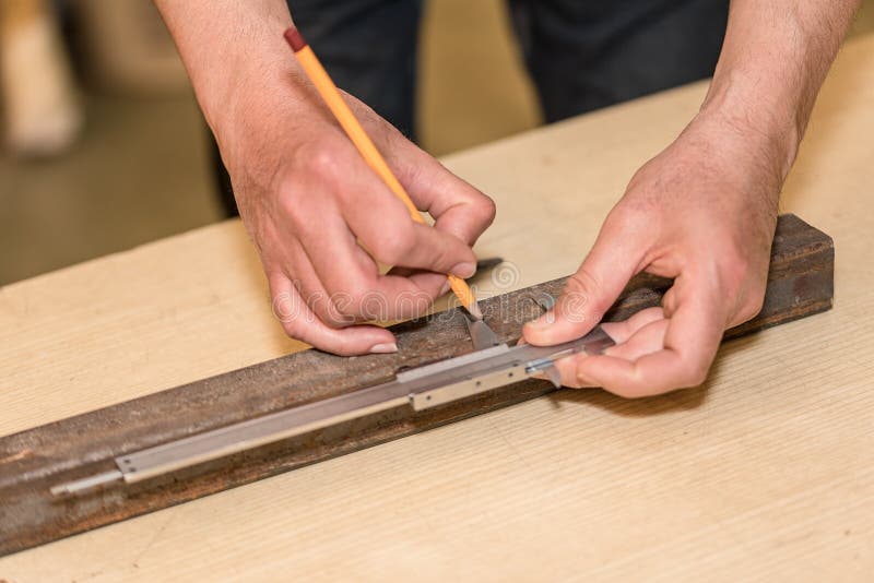 Man use manual caliper stock image. Image of millimeter - 92023637