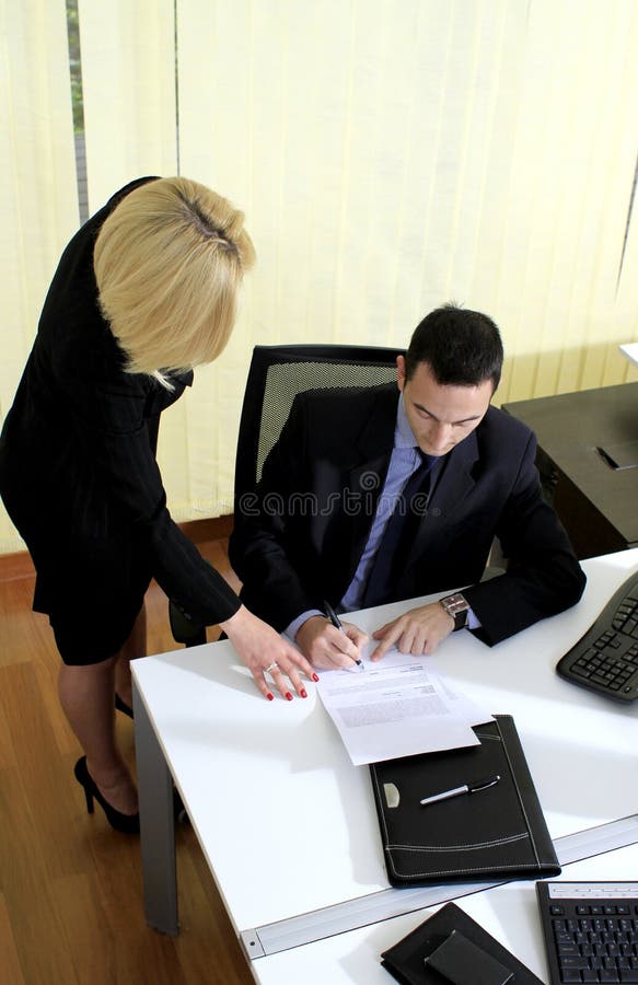 Manager en medewerker stock afbeelding. Image of kaukasisch - 22777241