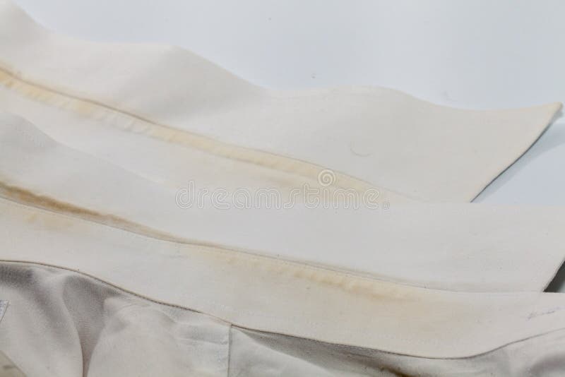 Mancha De La Camisa Blanca Sucia Imagen de archivo - Imagen de edad ...