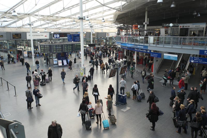 Piccadilly Train Station Concourse Stock Photos - Free & Royalty-Free ...