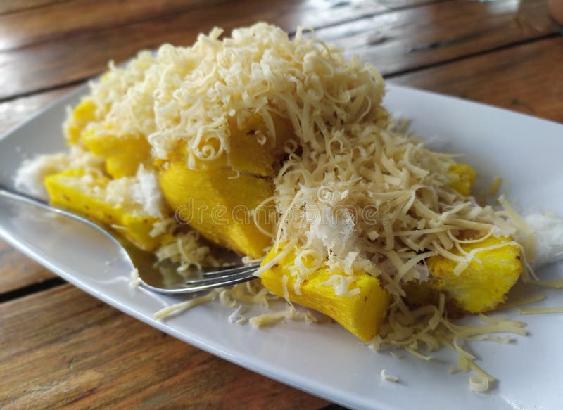 Mandioca Hervida Con Leche De Queso Imagen de archivo - Imagen de ...