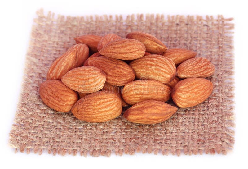 Mandorle Fresche Con Farina Fotografia Stock - Immagine di spuntino ...