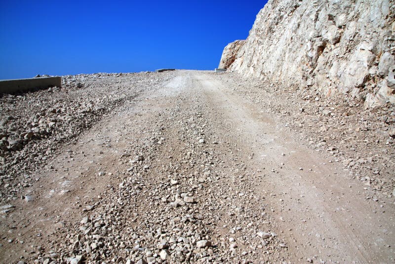 Maneira Infinita De Estrada Do Macadame Que Curva a Montanha Da Calha ...