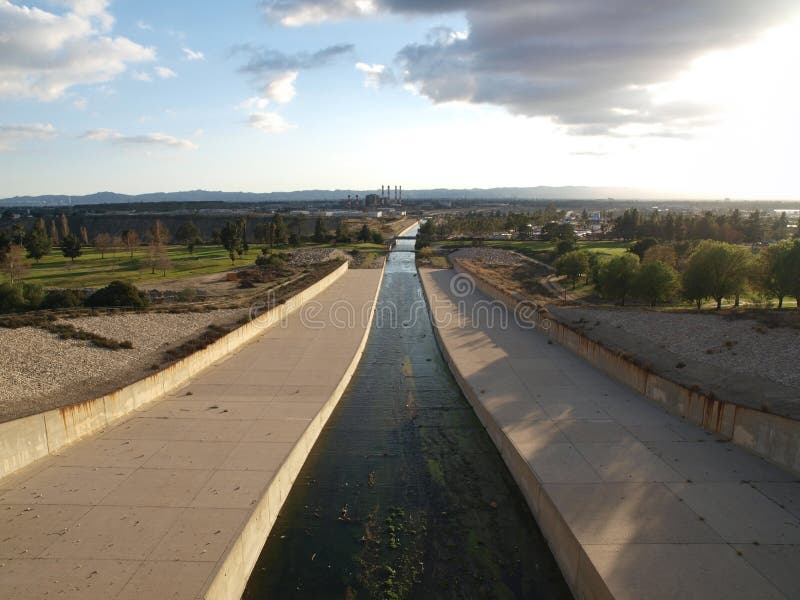 Manera del derramamiento imagen de archivo. Imagen de puente - 7918773