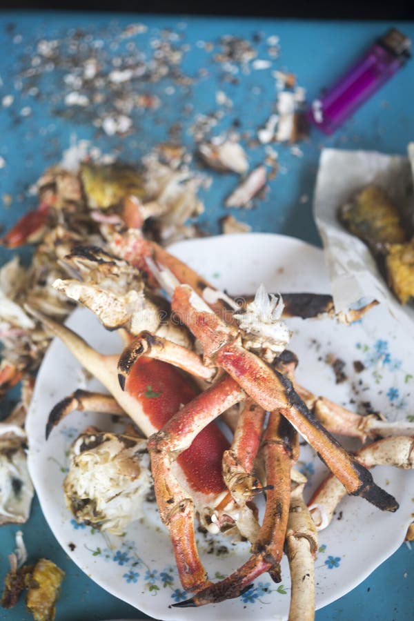 Manger De La Viande De Crabe Dans Un Restaurant Marocain Image stock ...
