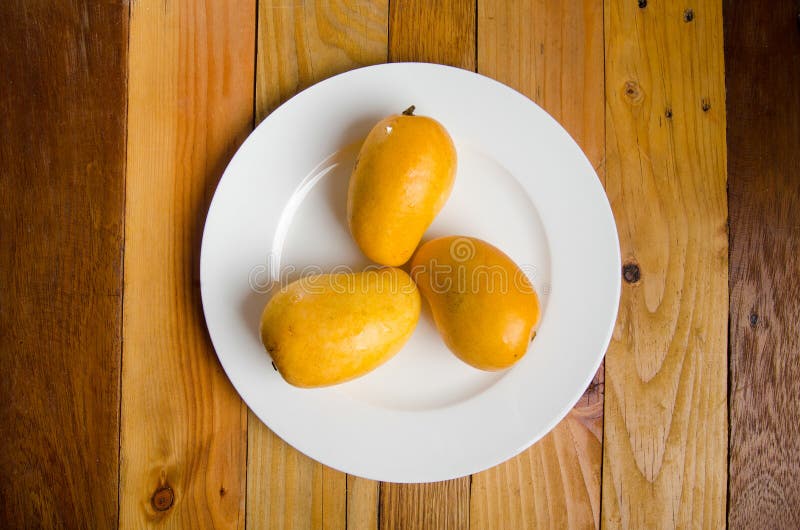 Manghi immagine stock. Immagine di alimento, sfondo - 102101363