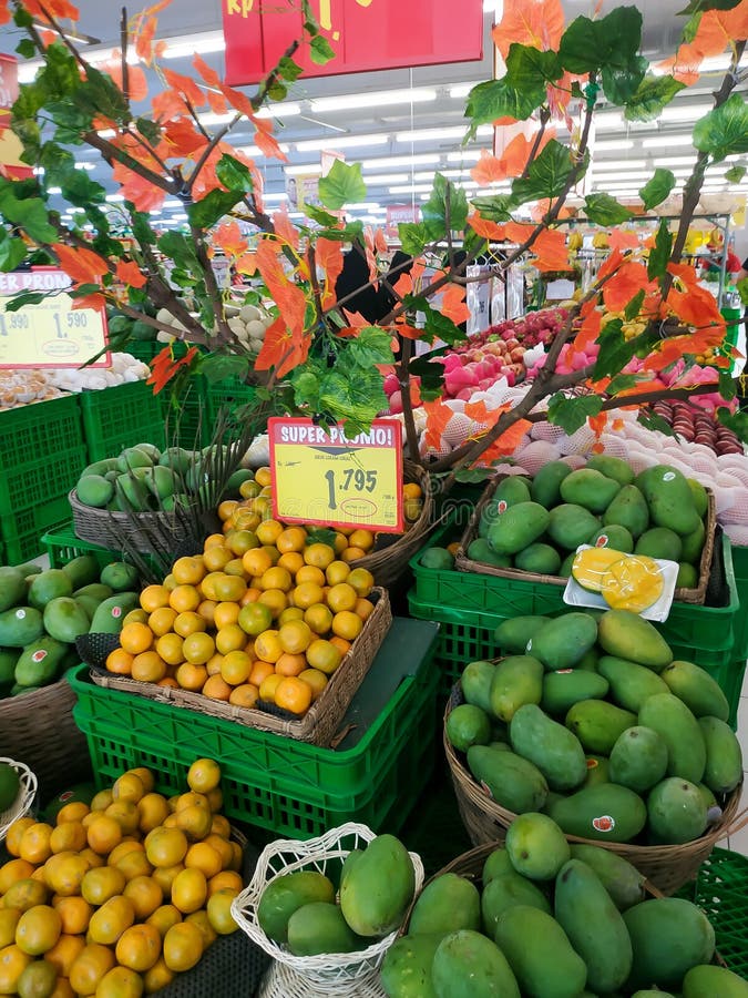 Mango Ang Orange En El Mercado De La Fruta Imagen de archivo - Imagen ...