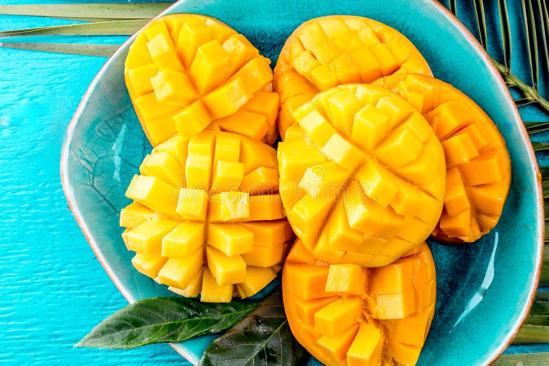 Mango on Blue Plate. Blue Background, Palm Tree Leave, Tropical Concept ...