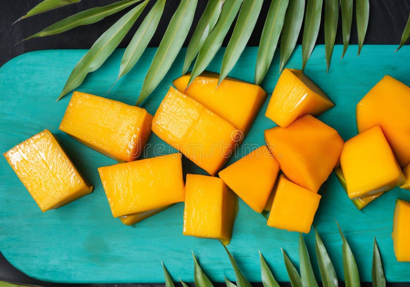 Mango Fruit and Mango Cubes Stock Illustration - Illustration of yellow ...