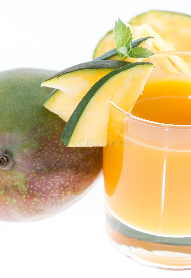 Mango-Saft (auf Weiß) stockfoto. Bild von gesund, mangopflaume - 29135862