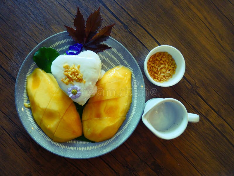 Mango sticky rice stock image. Image of mango, rice - 384547423