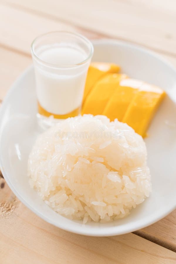 Mango with Sticky Rice stock photo. Image of thai, dessert - 90010540