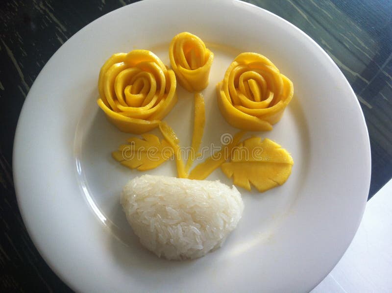 Mango with sticky rice editorial image. Image of rose - 47514870