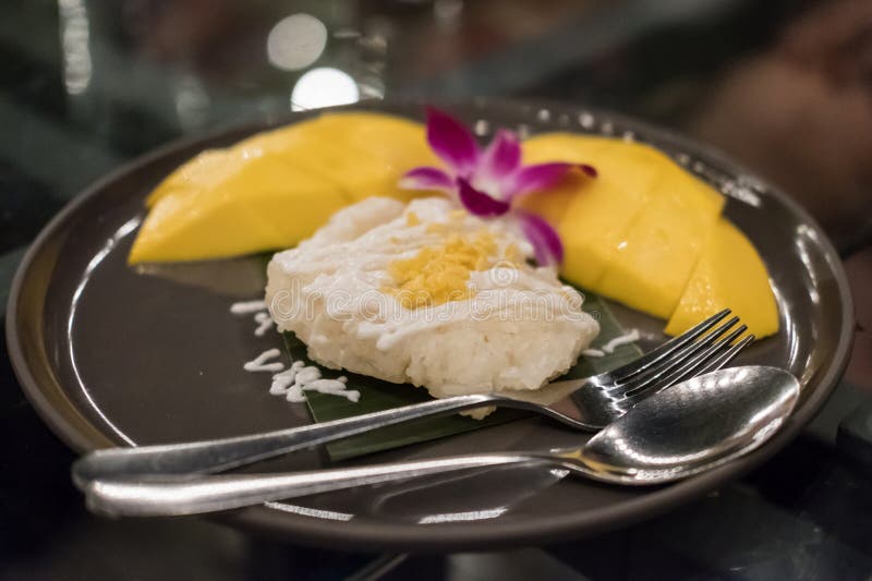 Mango Sticky Rice Served on Plate Stock Image - Image of nature, asian ...