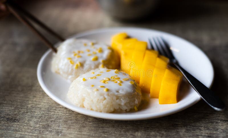 Mango and Sticky Rice, Traditional Thai Dessert Stock Image - Image of ...
