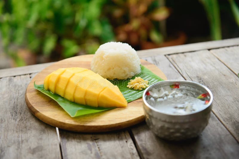 Mango Sticky Rice on Wooden Plate Stock Image - Image of fruit, coconut ...
