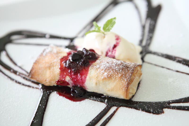 Mango Strudel with Ice Cream Stock Image - Image of sugar, meal: 33524579