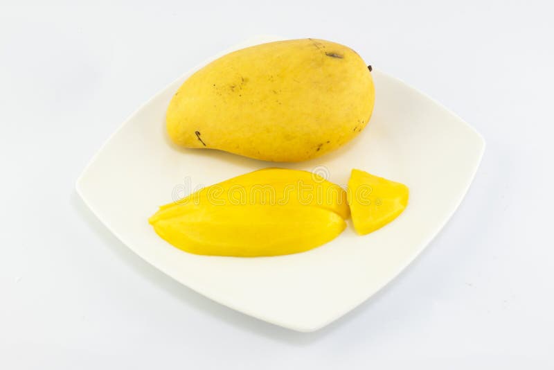 Mangoe De Oro Maduro En El Fondo Blanco Foto de archivo - Imagen de ...